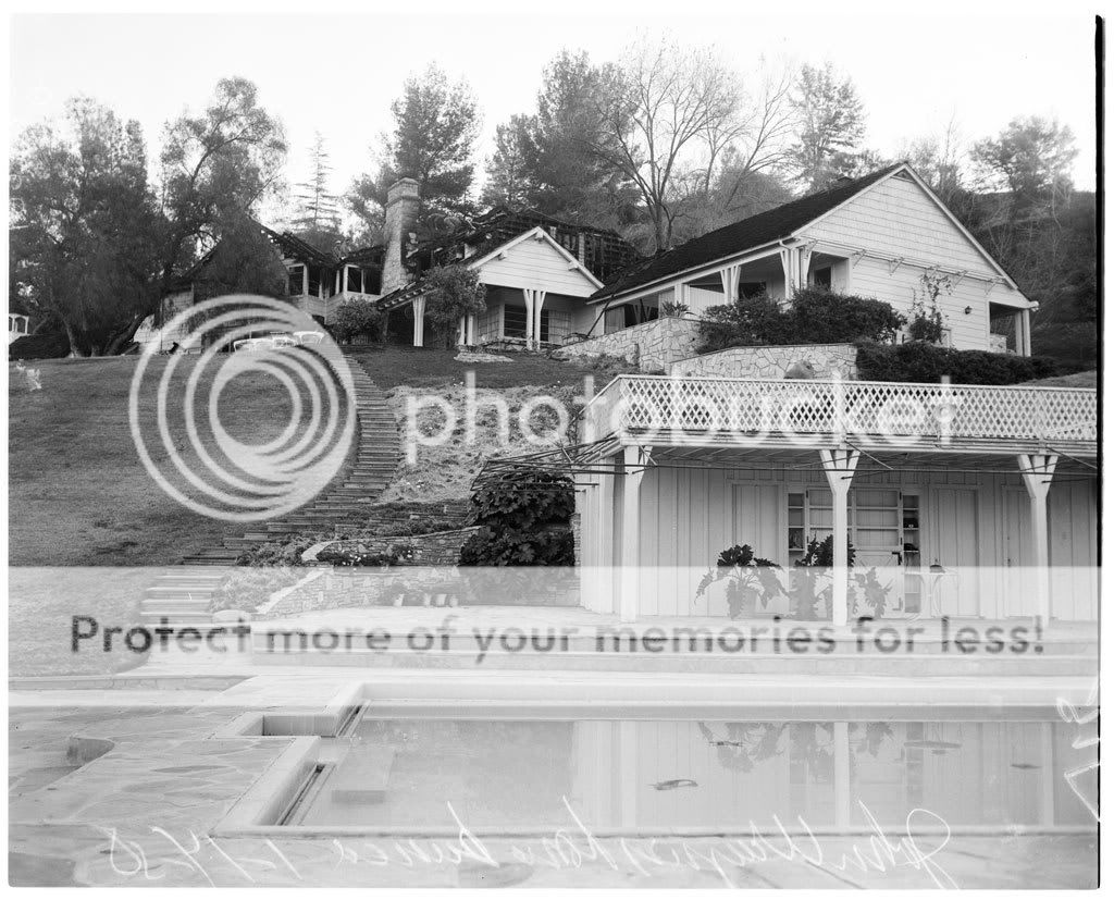 Fire At John Wayne's Home 17218 Rancho St Encino Photo by kennmac ...